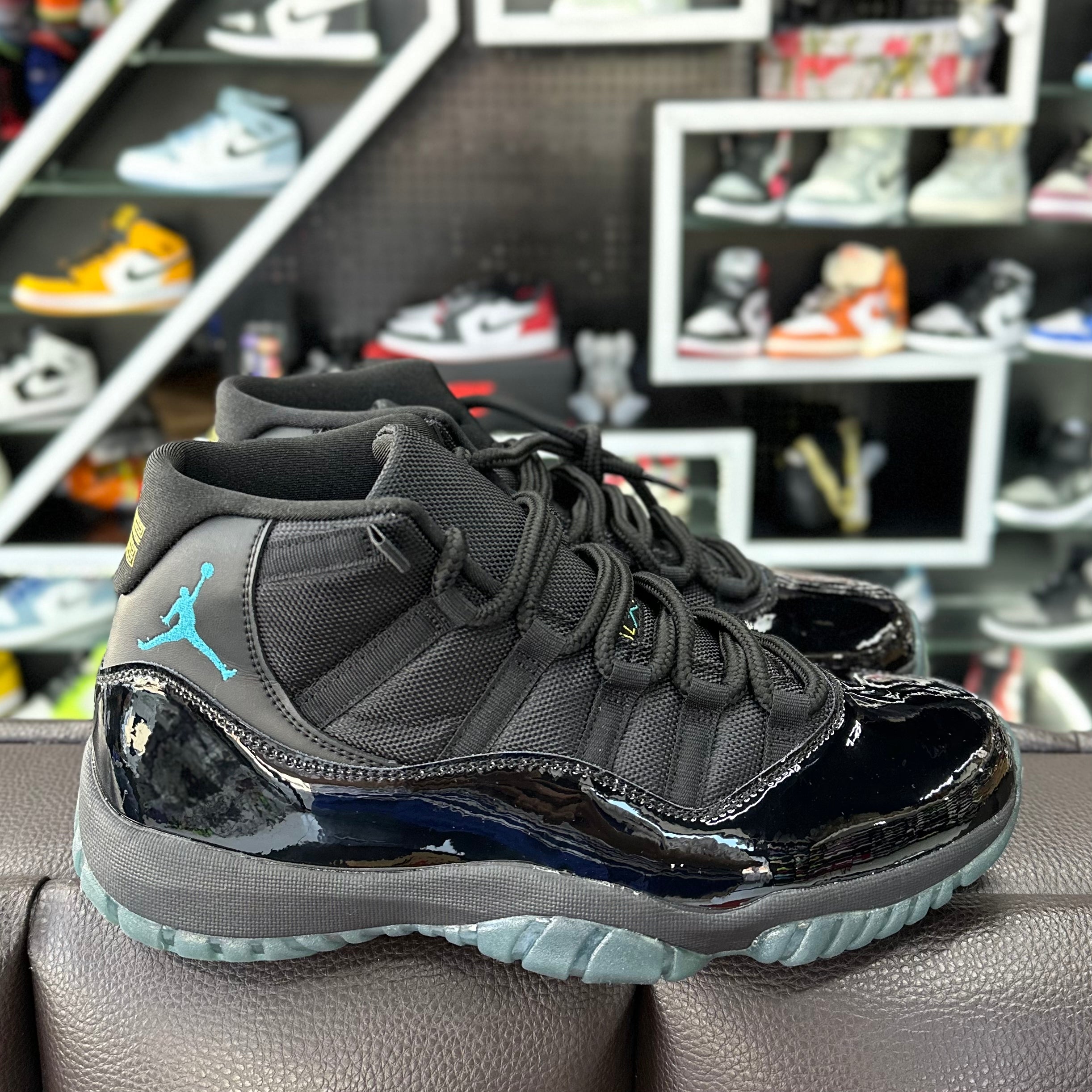 Jordan 11 Negro/Azul – Sneakerland